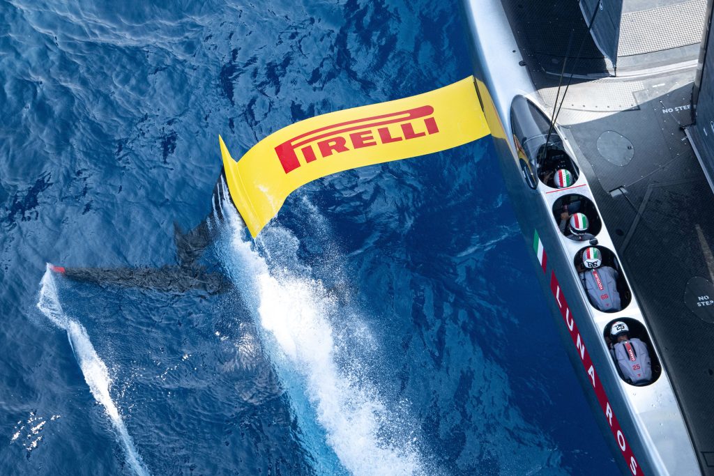 Day 4, Race 2: Alinghi Red Bull Racing (CH) vs. Luna Rossa Prada ...