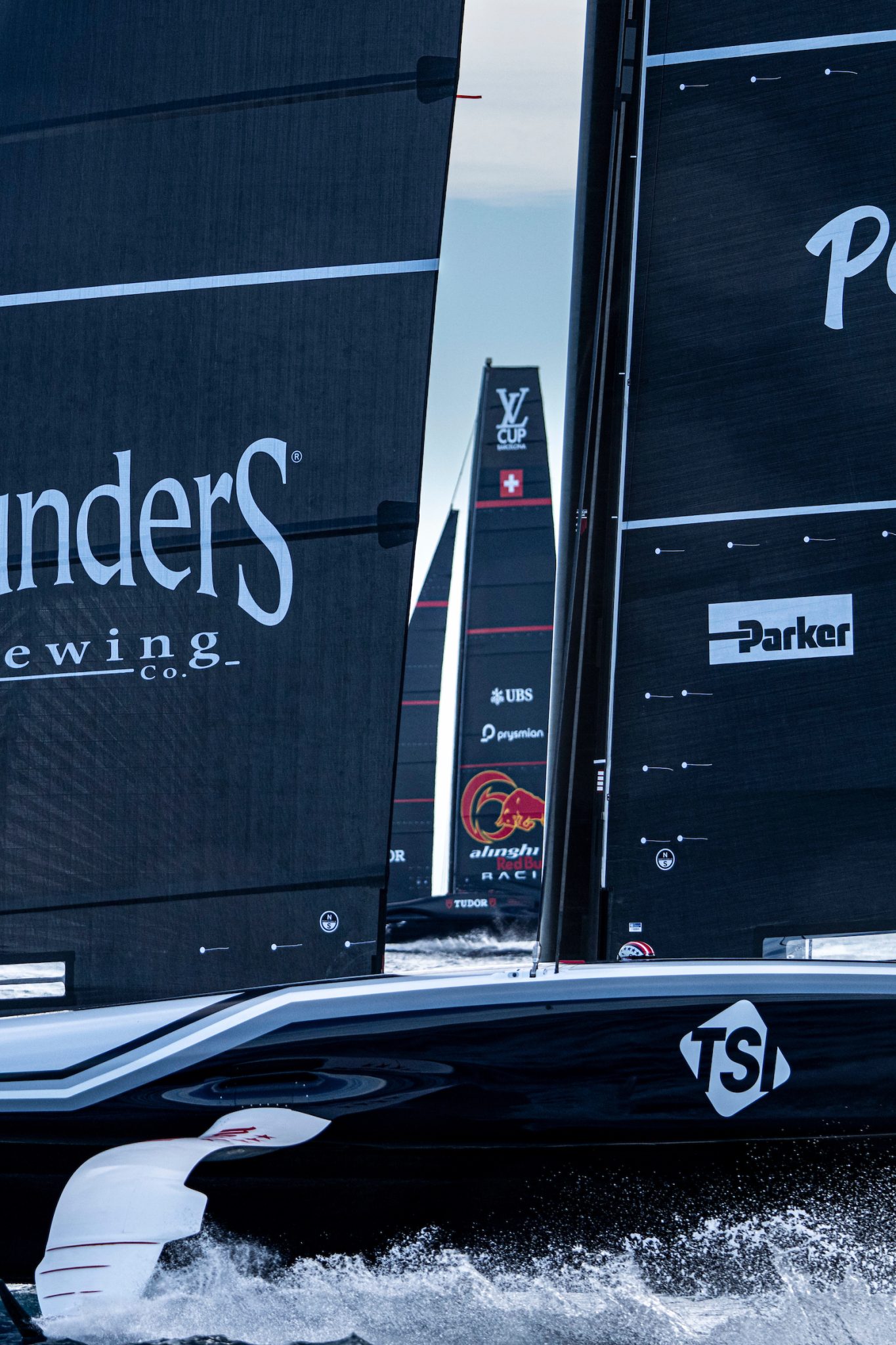 Race 4: Alinghi Red Bull Racing Changes The Regatta! Win over American ...