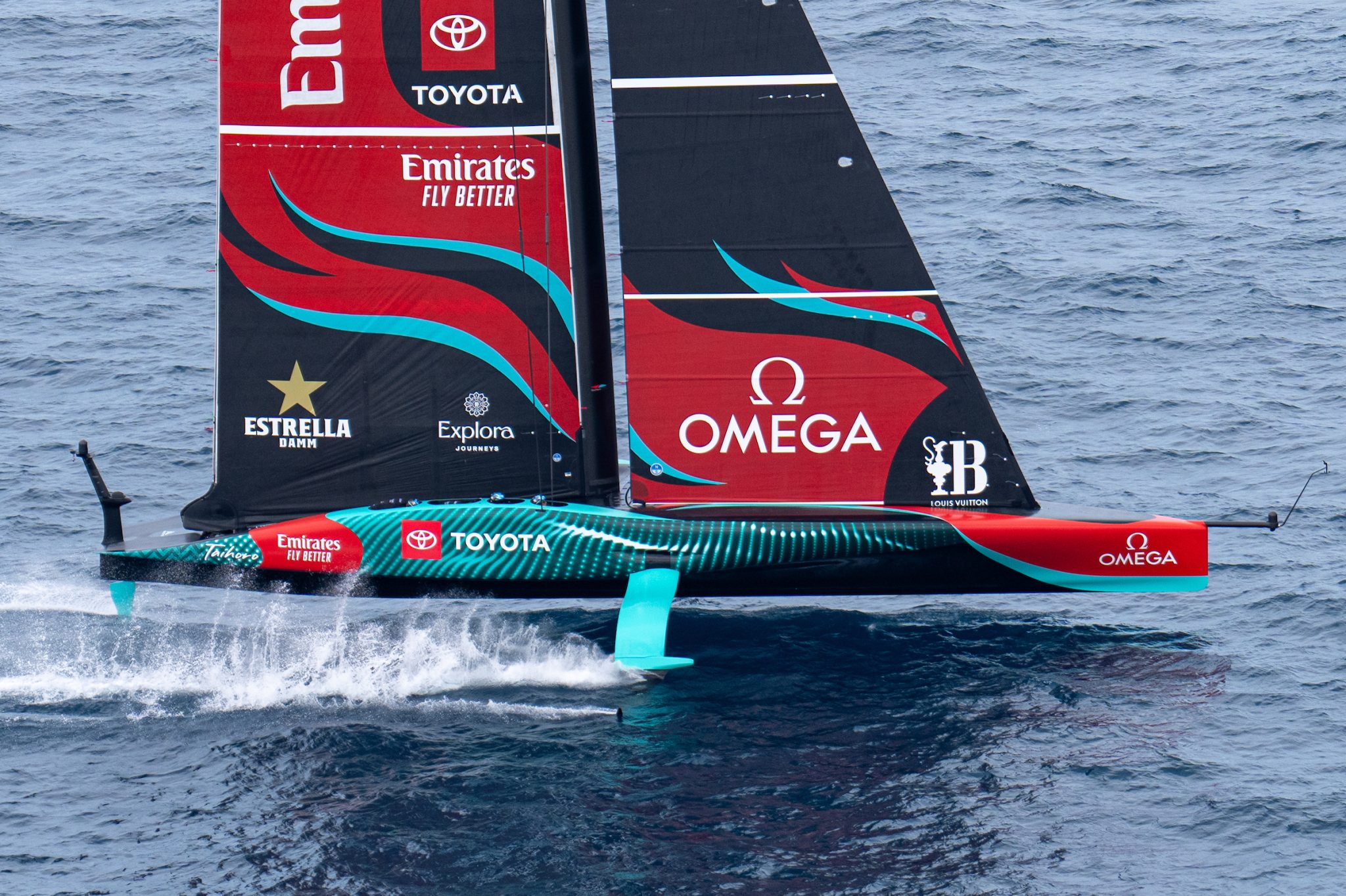 Inside the AC75: How Hydrofoils and Wing Sails Revolutionise Racing ...