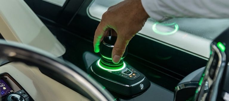 Mercury introduces joystick piloting for single-engine outboards ...