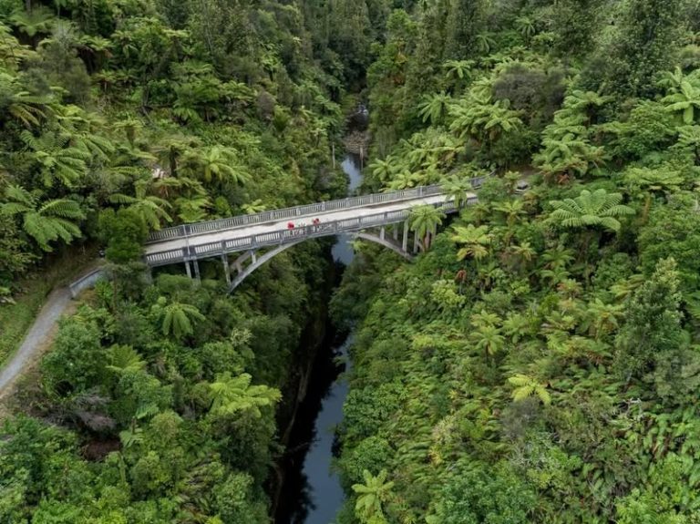 Jet Boating NZ’s 'bring-your-own-jet-boat' Bridge to Nowhere weekend ...