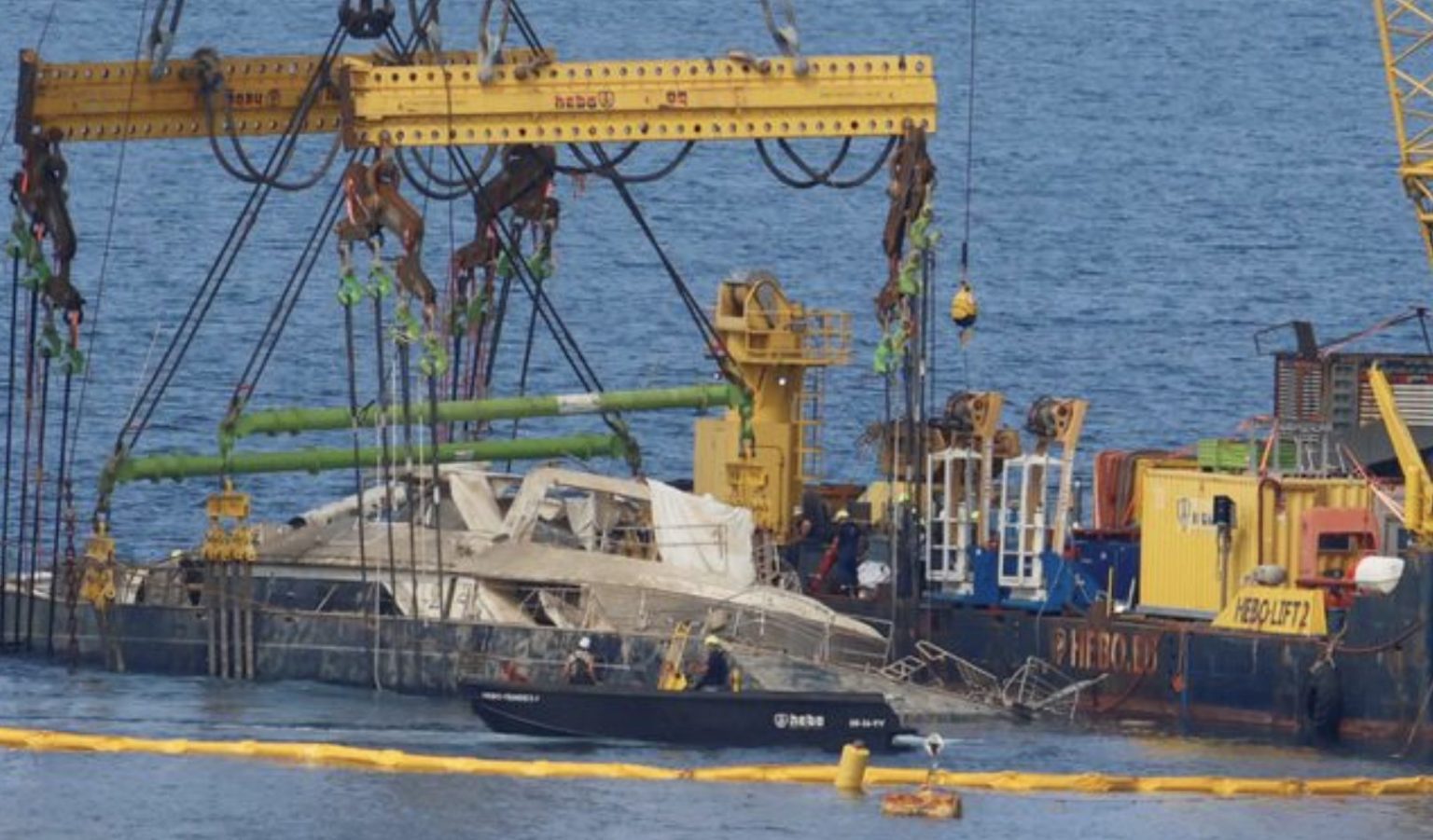 The Bayesian emerges after 10 months under the Tyrrhenian Sea - Boating ...