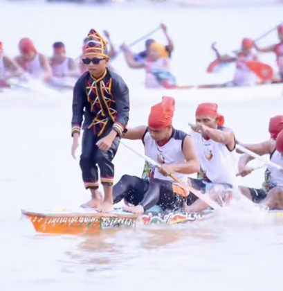 The boy with the moves: how an 11-year-old stole the show in a traditional Indonesian boat race ...