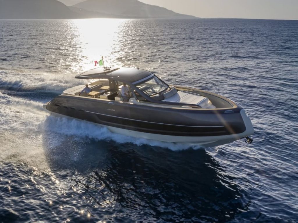 Invictus TT460 advances Italian yacht design with substance and intent ...